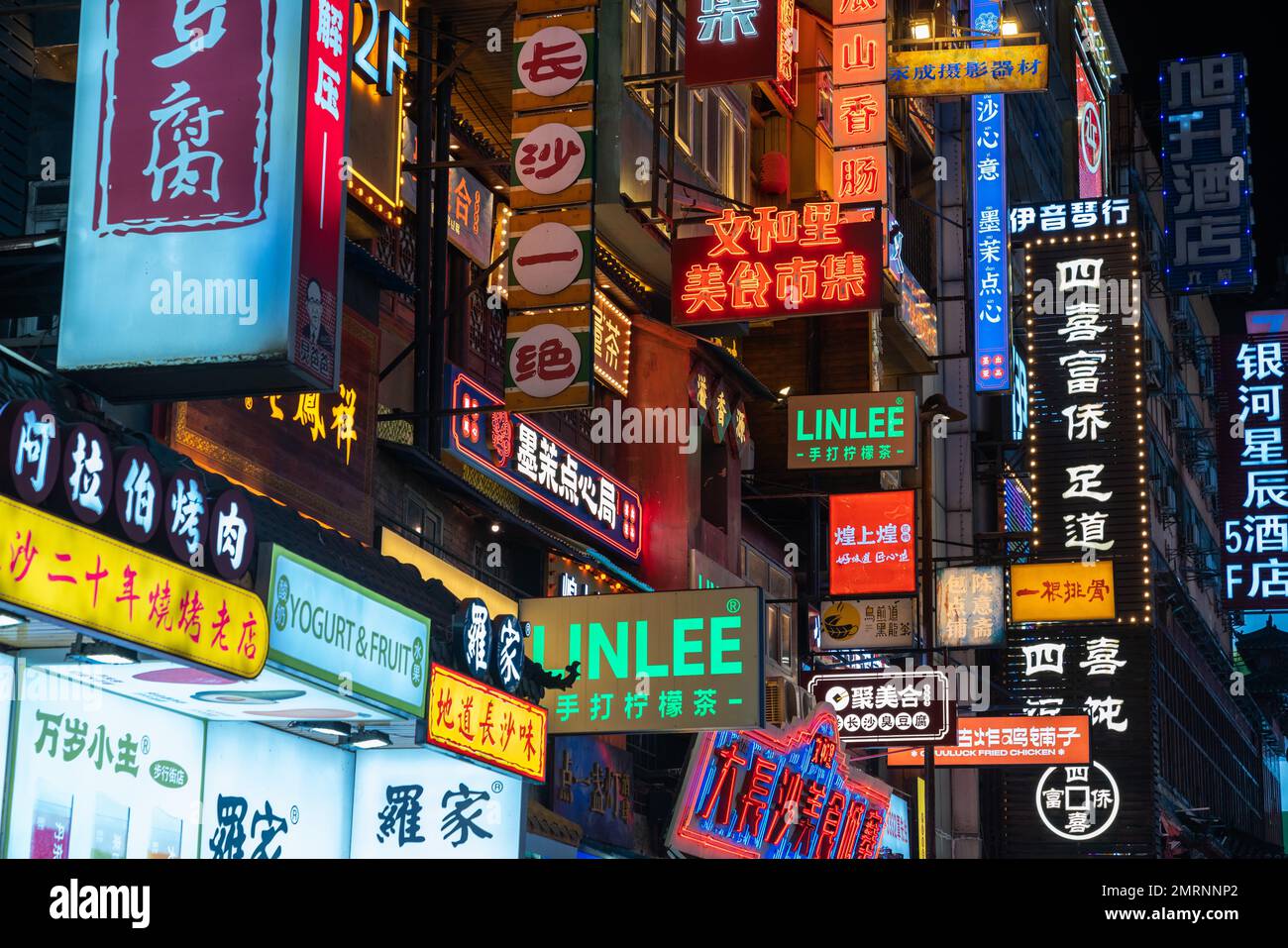 ) pedestrian street central plaza, busy at night Stock Photo - Alamy