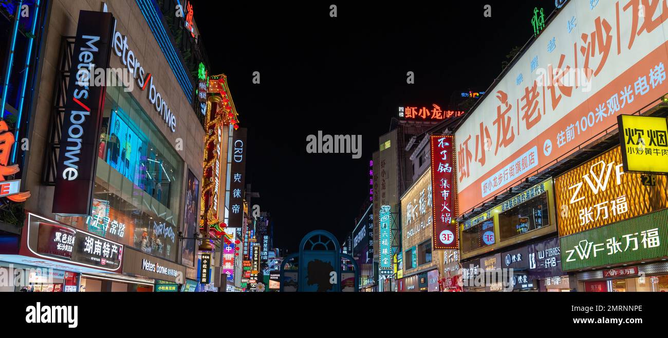 ) pedestrian street central plaza, busy at night Stock Photo - Alamy