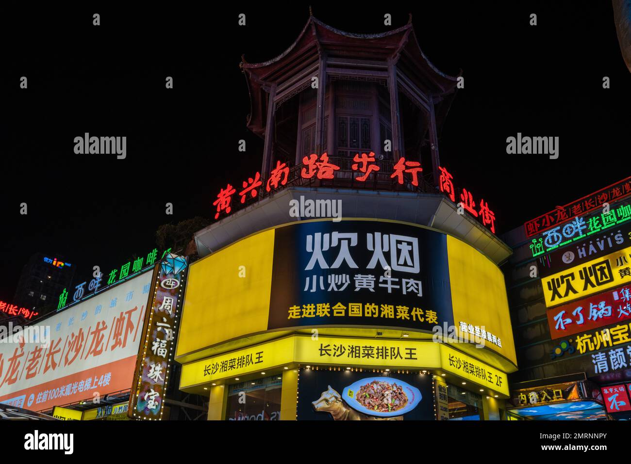 ) pedestrian street central plaza, busy at night Stock Photo - Alamy