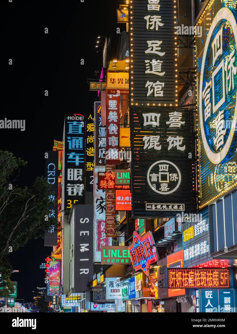 ) pedestrian street central plaza, busy at night Stock Photo - Alamy