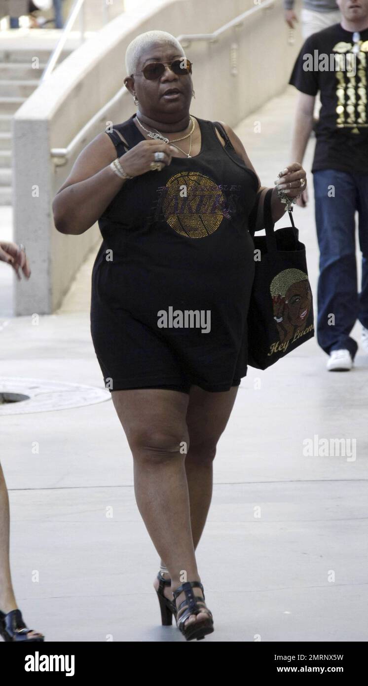 Luenell shows off her baby bump as she arrives at the LA Lakers game at ...