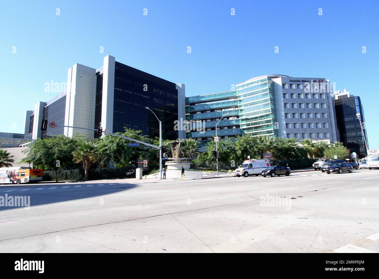 Cedars sinai hospital exterior hi-res stock photography and images - Alamy