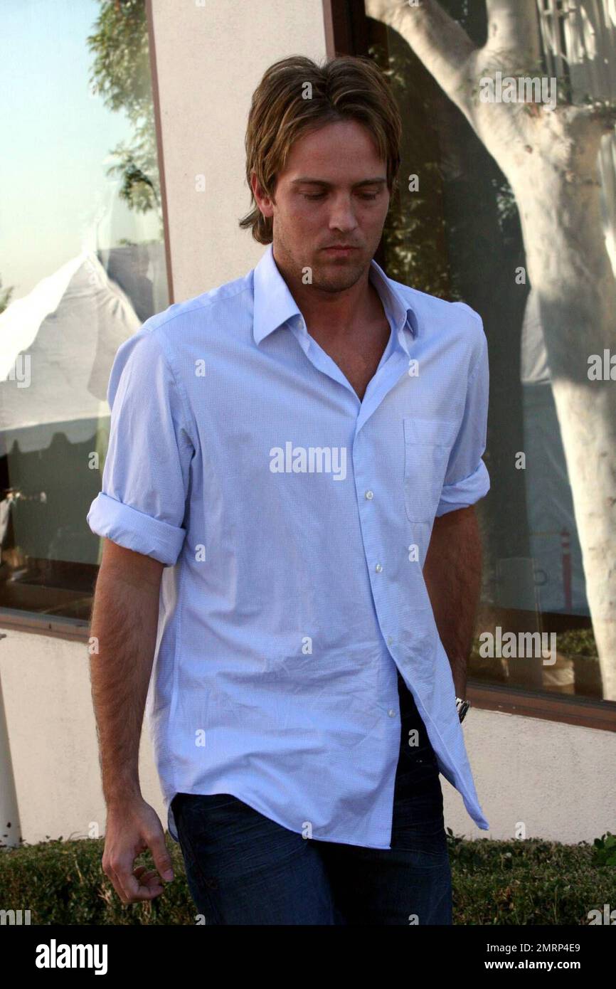 Larry Birkhead and his alleged new girlfriend head back to their cars ...