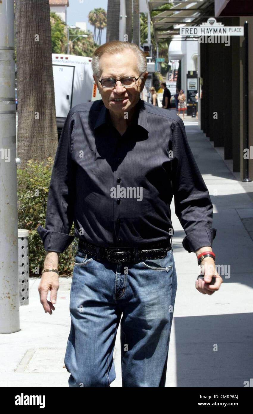 - EXCLUSIVE!! Broadcaster and news man Larry King strolls in Beverly ...