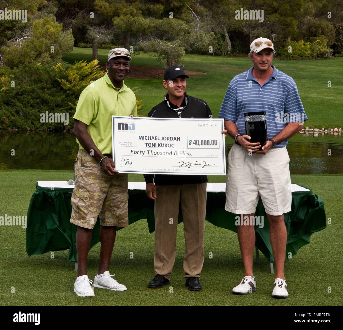 Michael Jordan, Bill McBeath and Toni Kukoc participate on the final ...