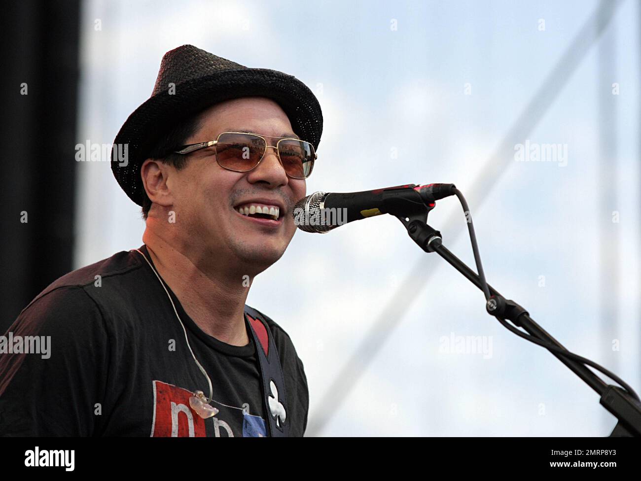 Todd Park Mohr of 'Big Head Todd and the Monsters' performs live in ...