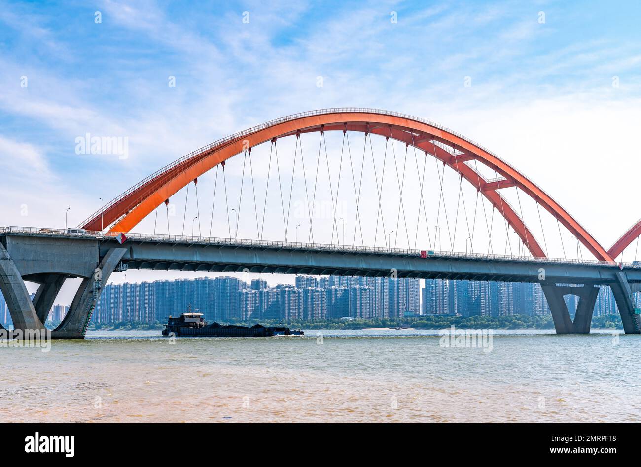 Extra large bridge hi-res stock photography and images - Alamy