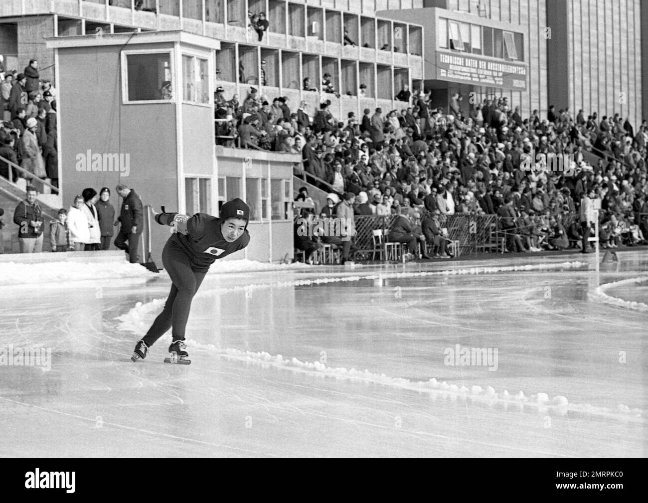 Hatsue Nagakubo of Japan in action in the ladies 3000 meters speed ...