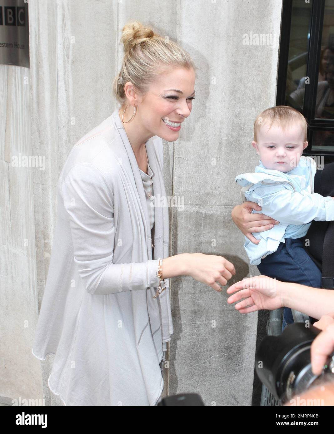 Country super star LeAnn Rimes arrives at BBC Radio 2 in a casual tan ...