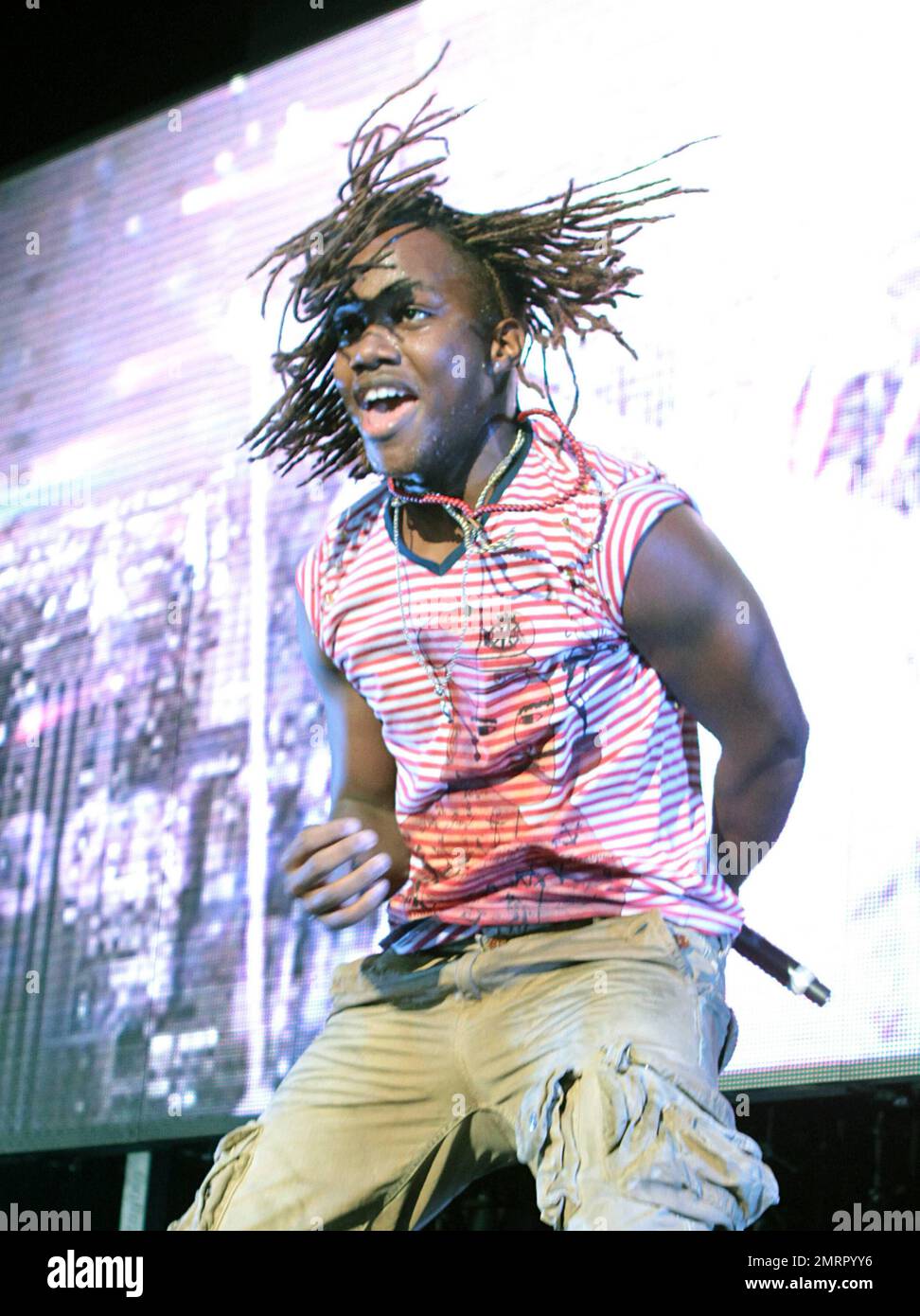 Leon Thomas performs live in concert as opening act for Big Time Rush ...