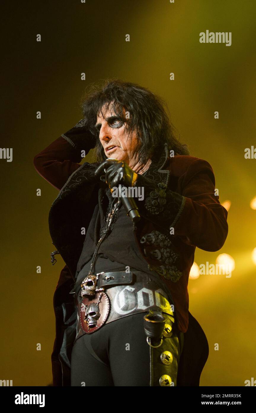Alice Cooper performs onstage at the Budweiser Stage on Saturday, Sept ...