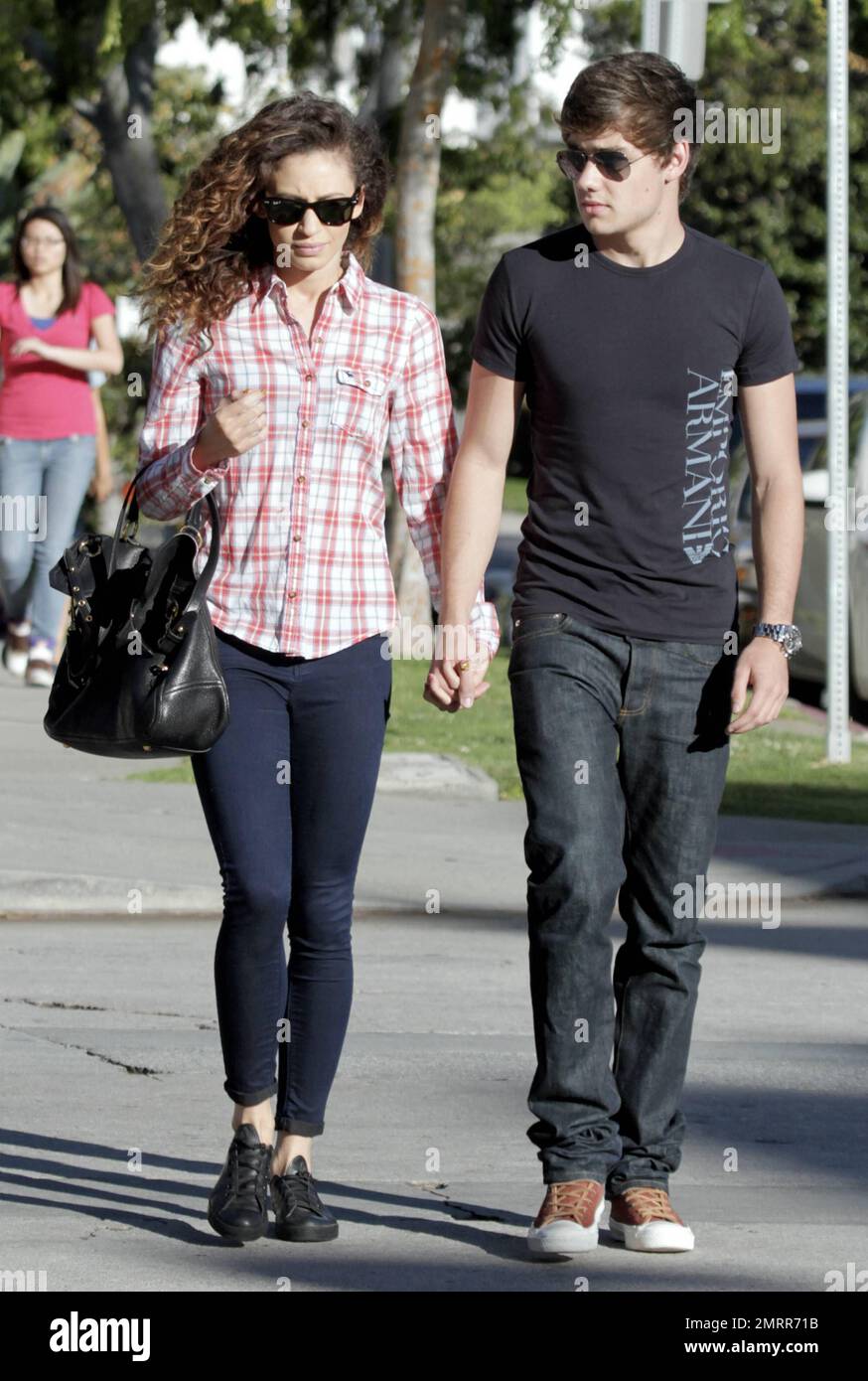 EXCLUSIVE!! One Direction singer Liam Payne holds hands with girlfriend ...