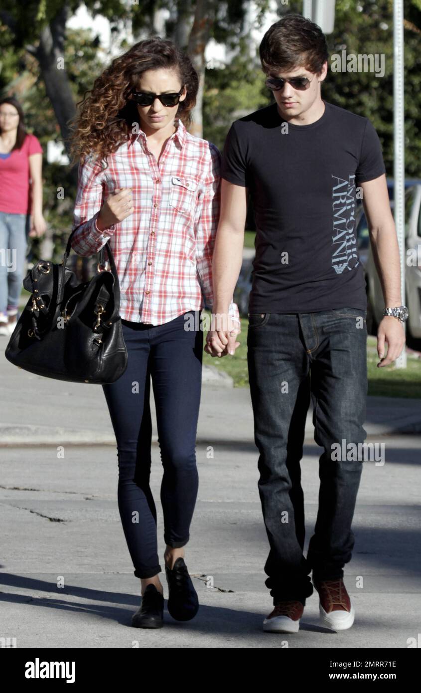 EXCLUSIVE!! One Direction singer Liam Payne holds hands with girlfriend ...