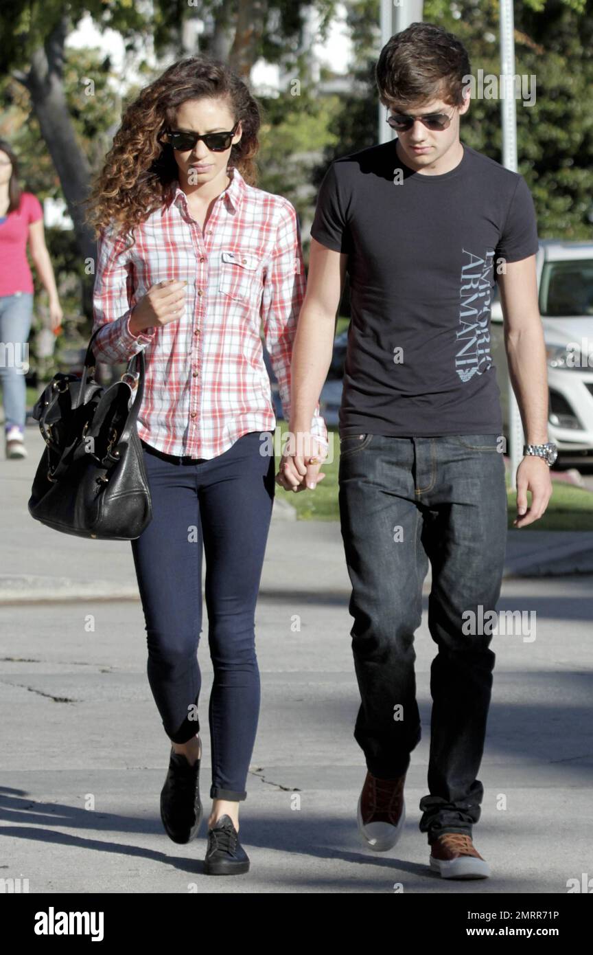 EXCLUSIVE!! One Direction singer Liam Payne holds hands with girlfriend ...