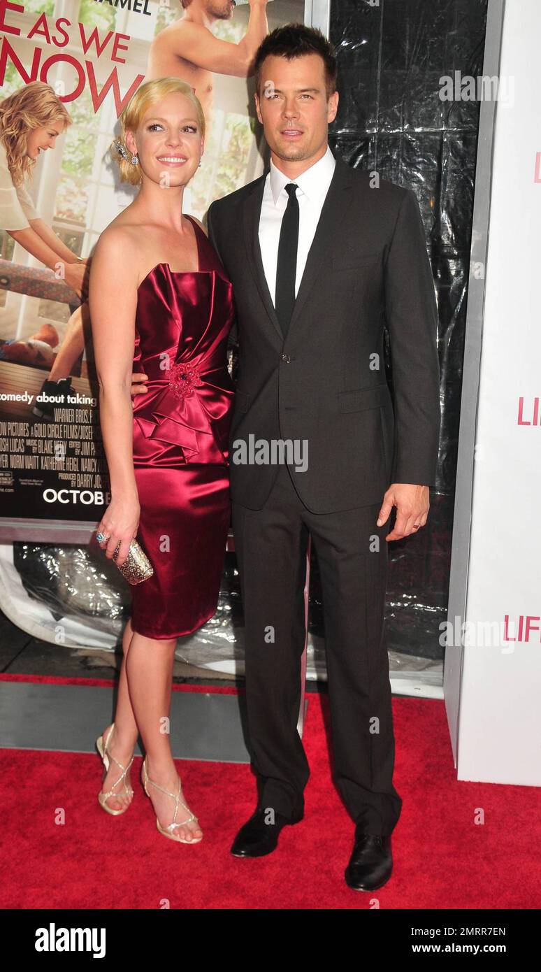 Katherine Heigl and Josh Duhamel walk the red carpet at the premiere of ...