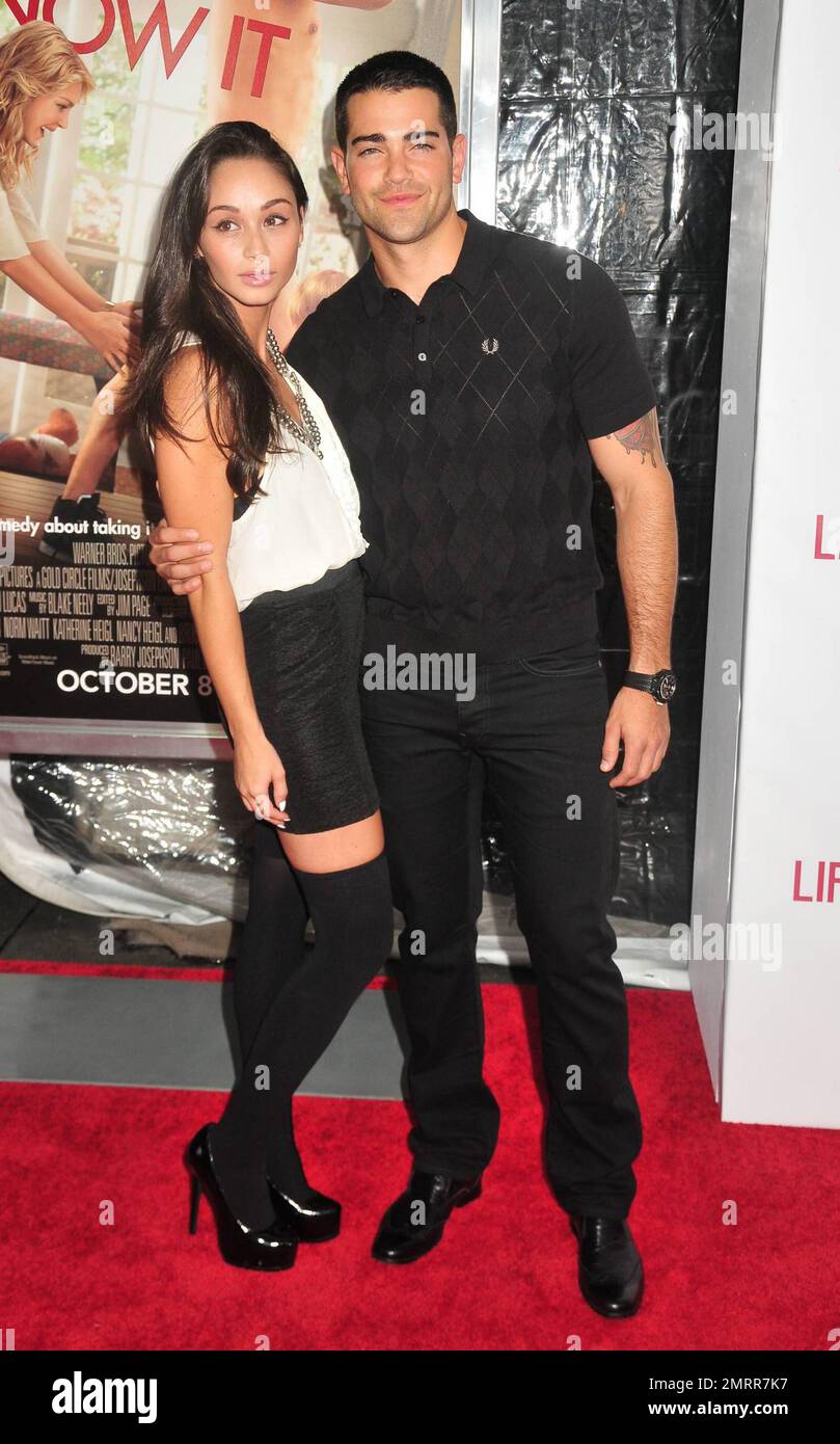 Jesse Metcalfe and girlfriend Cara Santana walk the red carpet at the ...