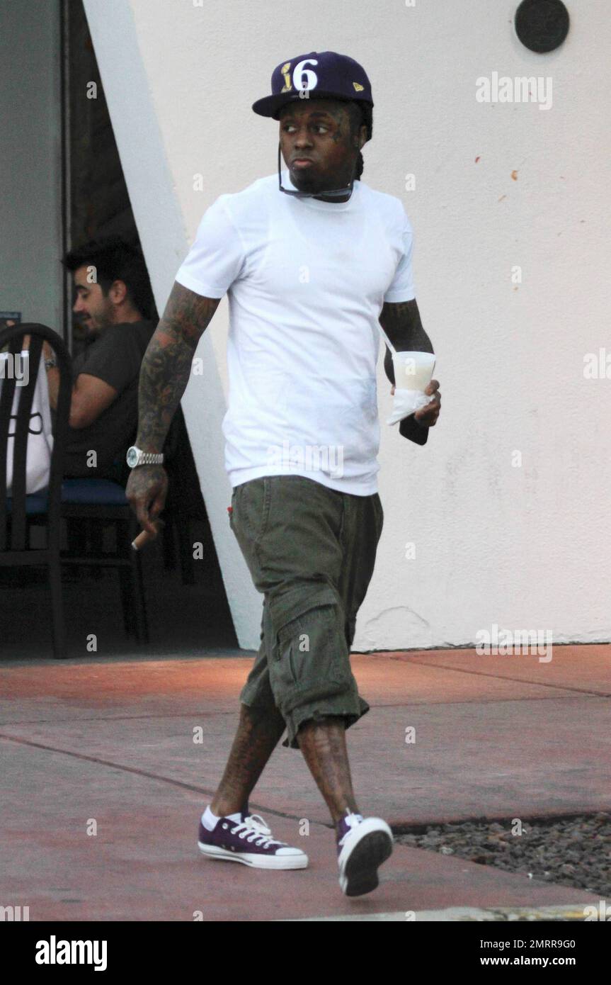 EXCLUSIVE!! Rapper and ex-convict Lil Wayne smokes a cigar and carries ...