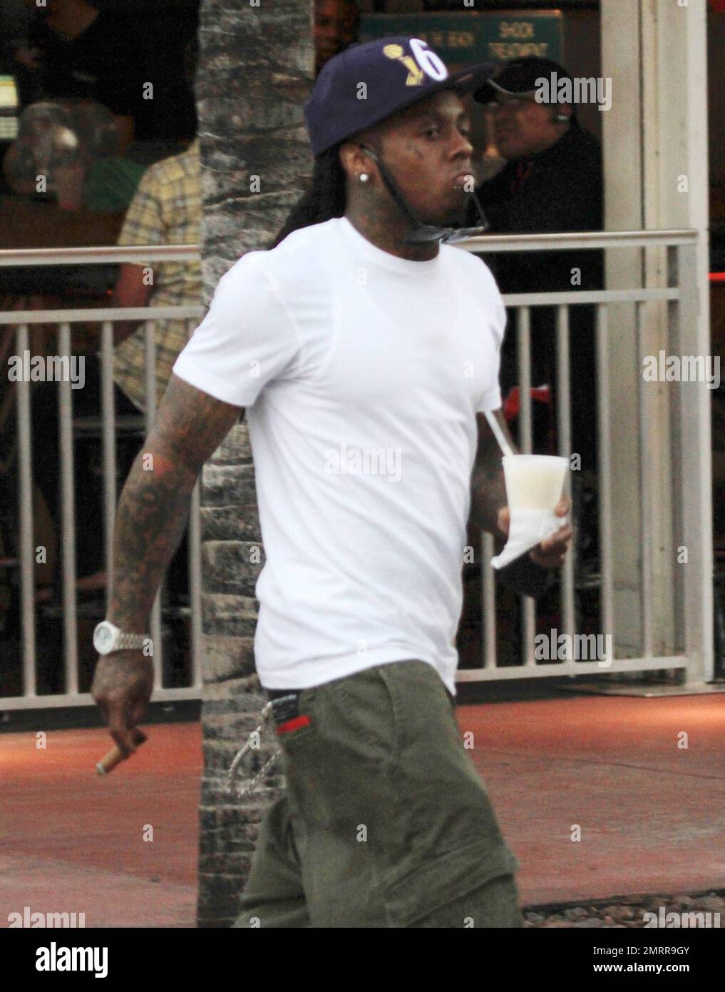 EXCLUSIVE!! Rapper and ex-convict Lil Wayne smokes a cigar and carries ...