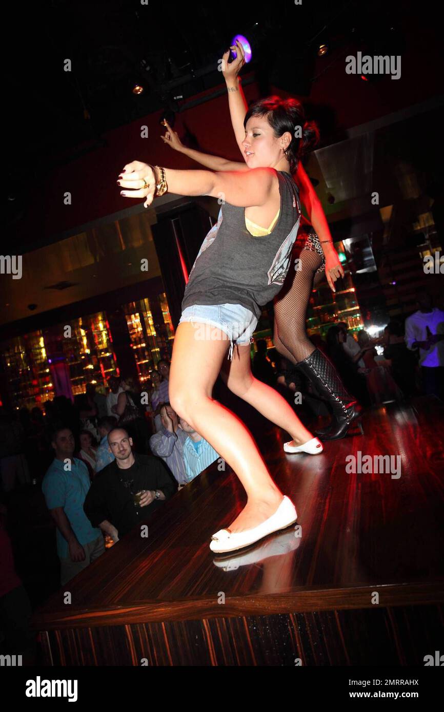 Exclusive!! Singer Lilly Allen enjoys herself in the early hours of ...