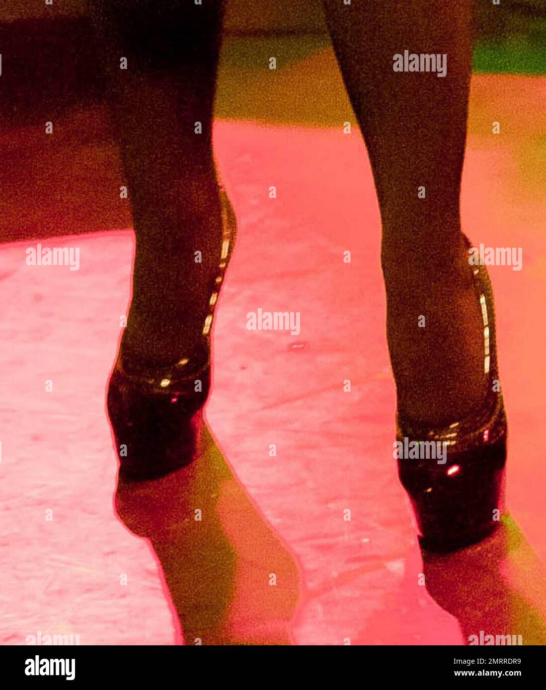 Very pregnant Lily Allen wears insanely high platform heels for a ...