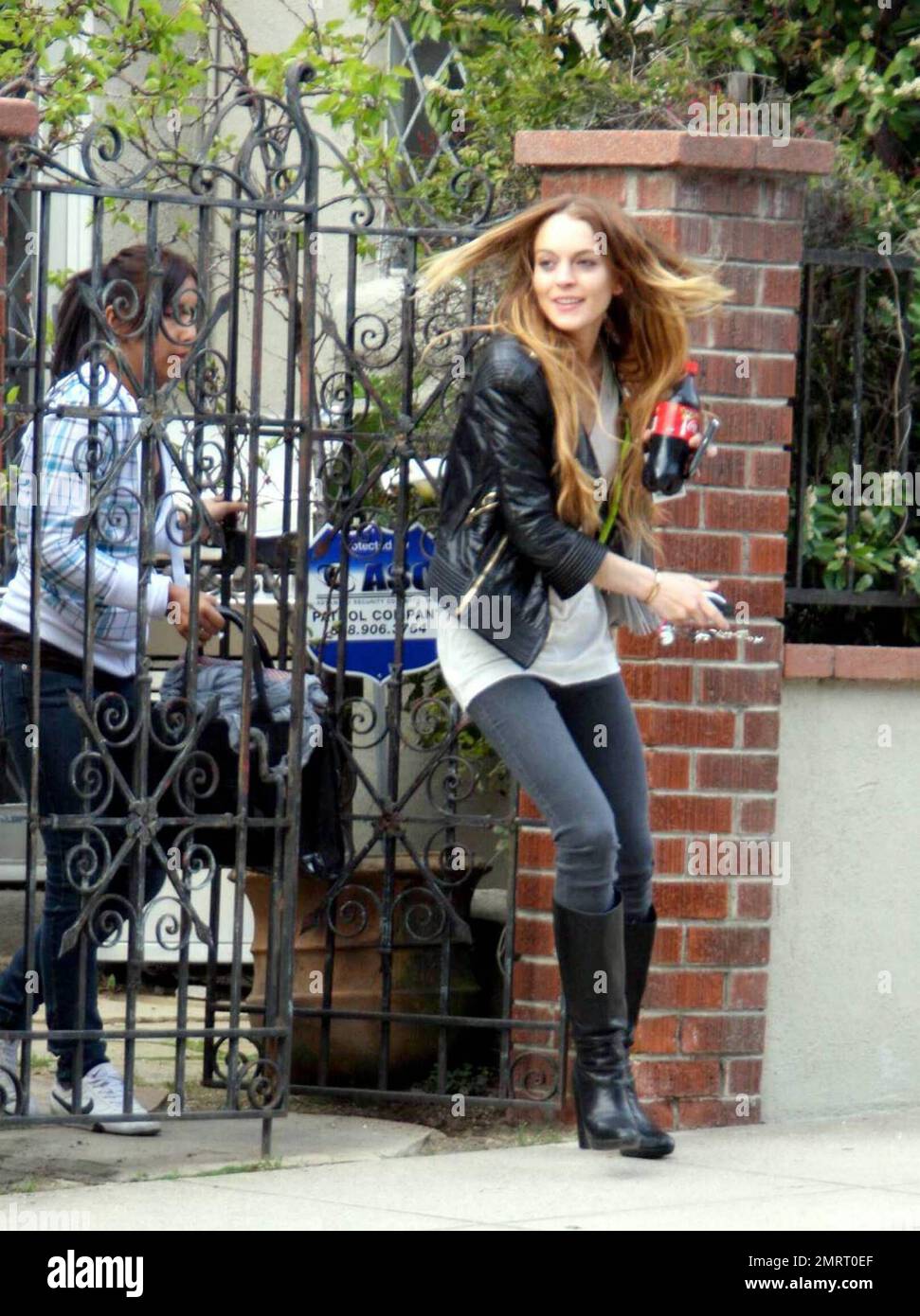 Lindsay Lohan leaves Samantha Ronson's home just a day after Sam ...
