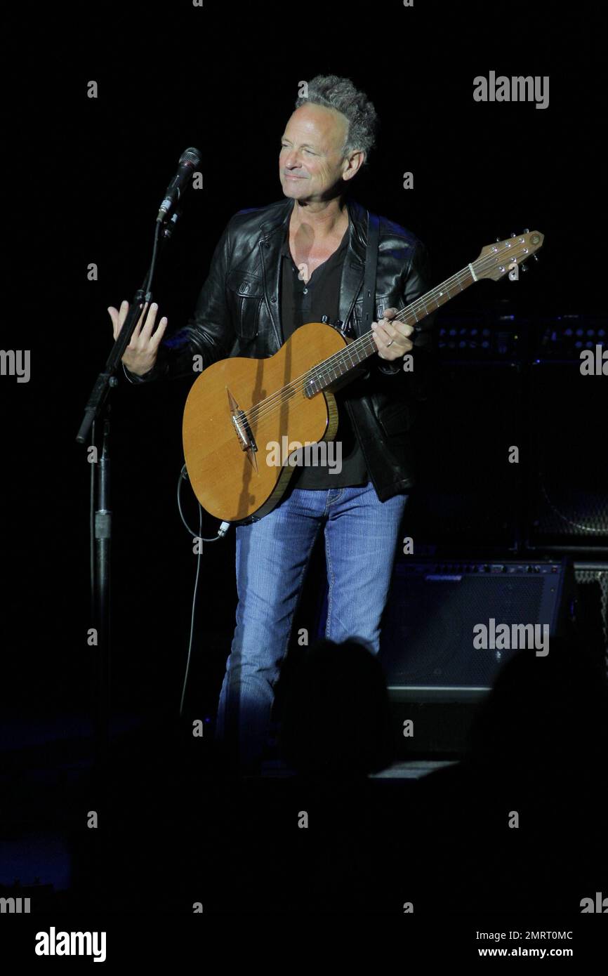 Former Fleetwood Mac lead singer Lindsey Buckingham performs live in ...
