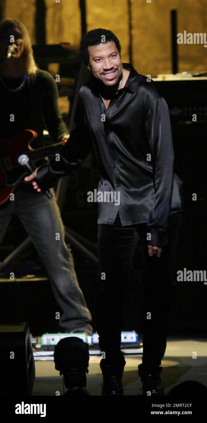 Singer Lionel Richie performs in concert at the Kodak Theatre in Los ...