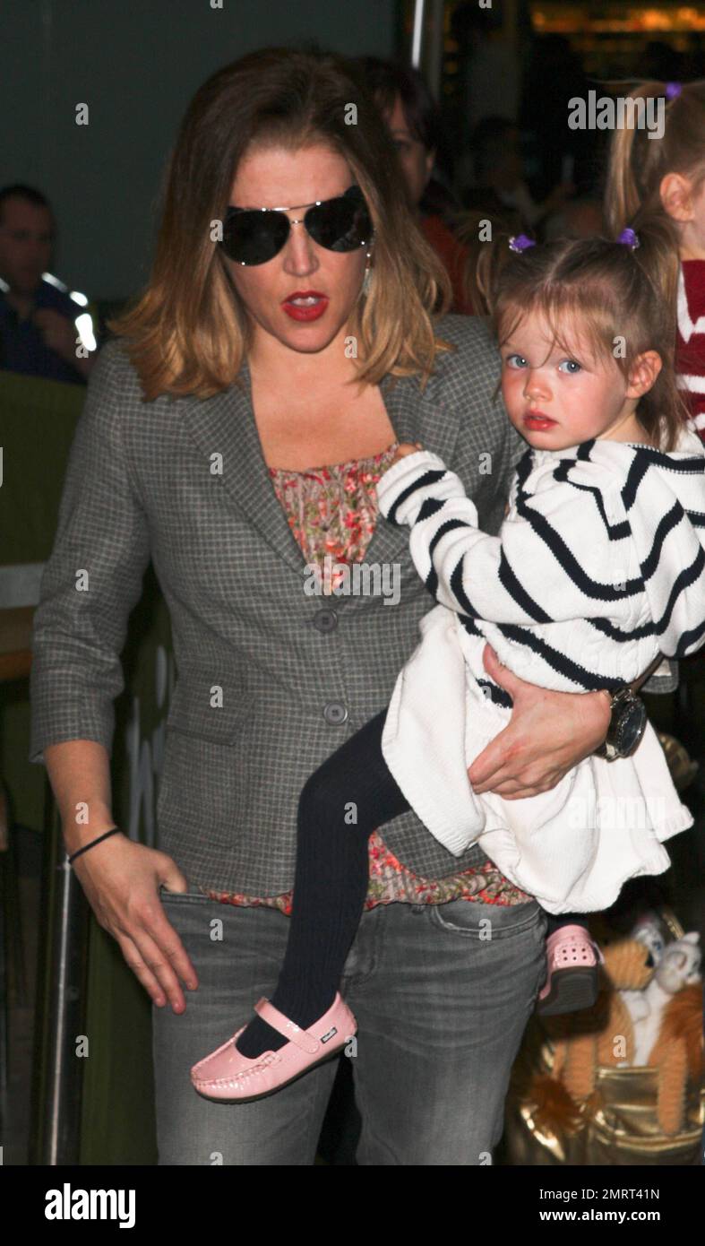 Harper vivienne ann lockwood hi-res stock photography and images - Alamy