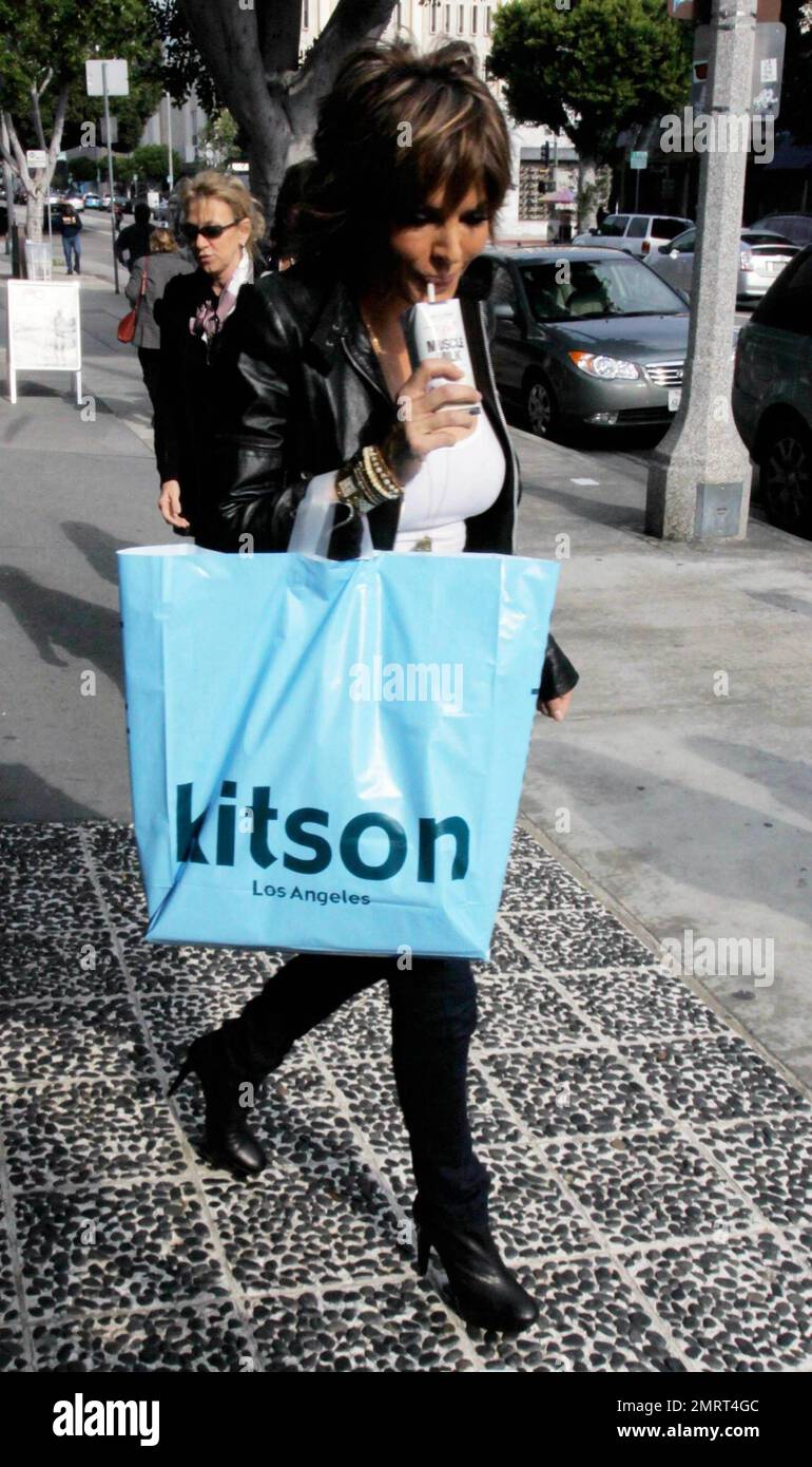 Actress Lisa Rinna is all smiles as she gets in some shopping at Kitson ...