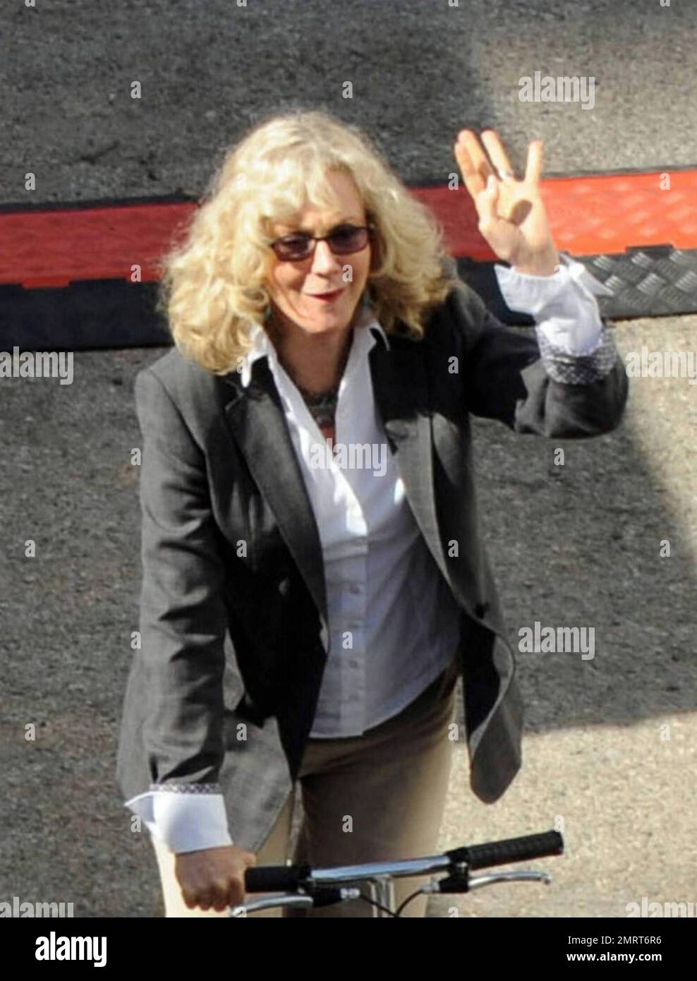 Blythe Danner, nursing a broken foot, arrives to shoot at scene for ...