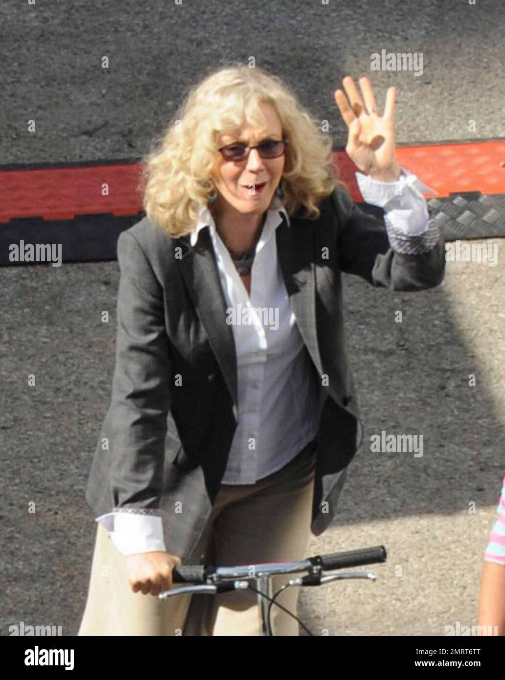 Blythe Danner, nursing a broken foot, arrives to shoot at scene for ...