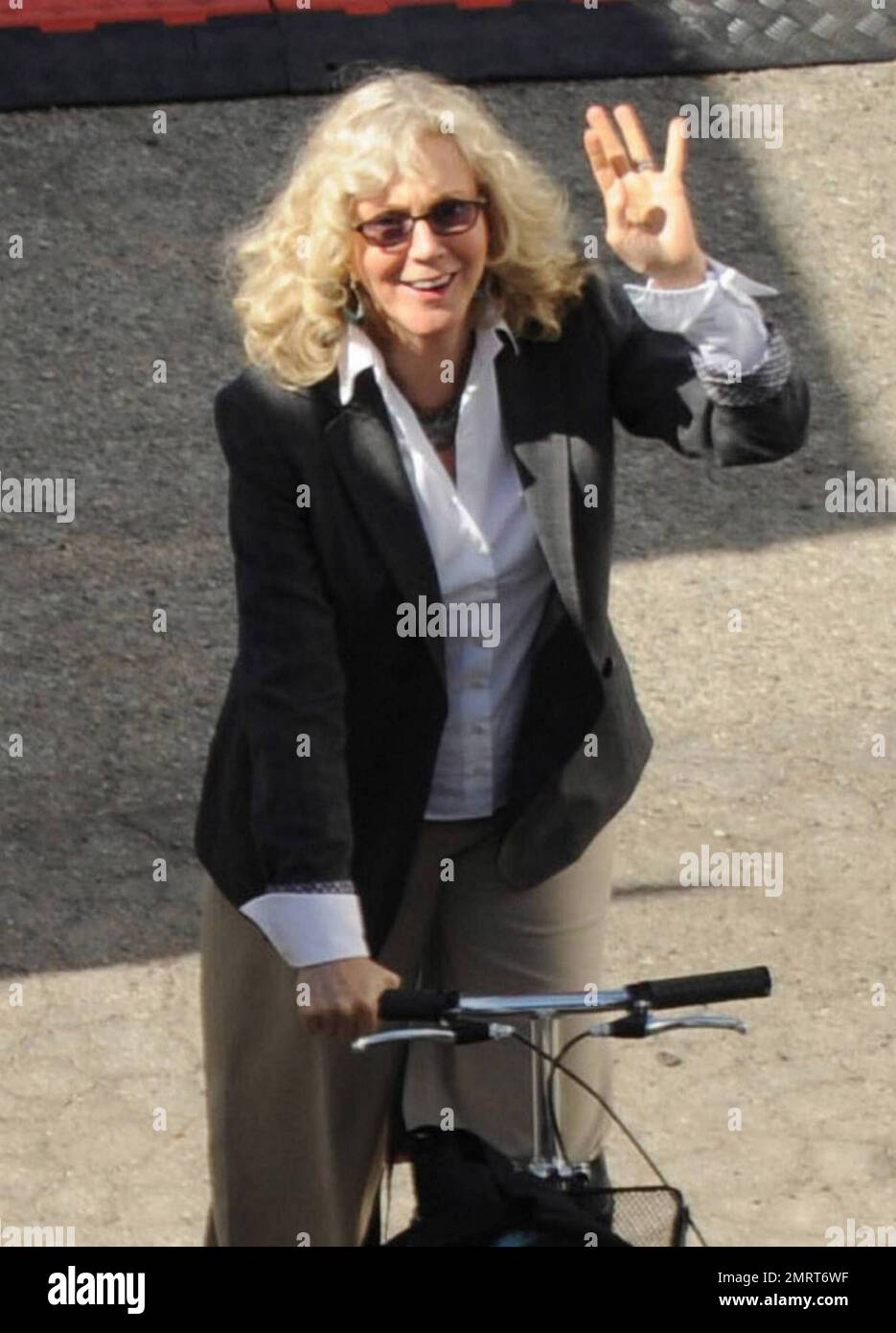 Blythe Danner, nursing a broken foot, arrives to shoot at scene for ...