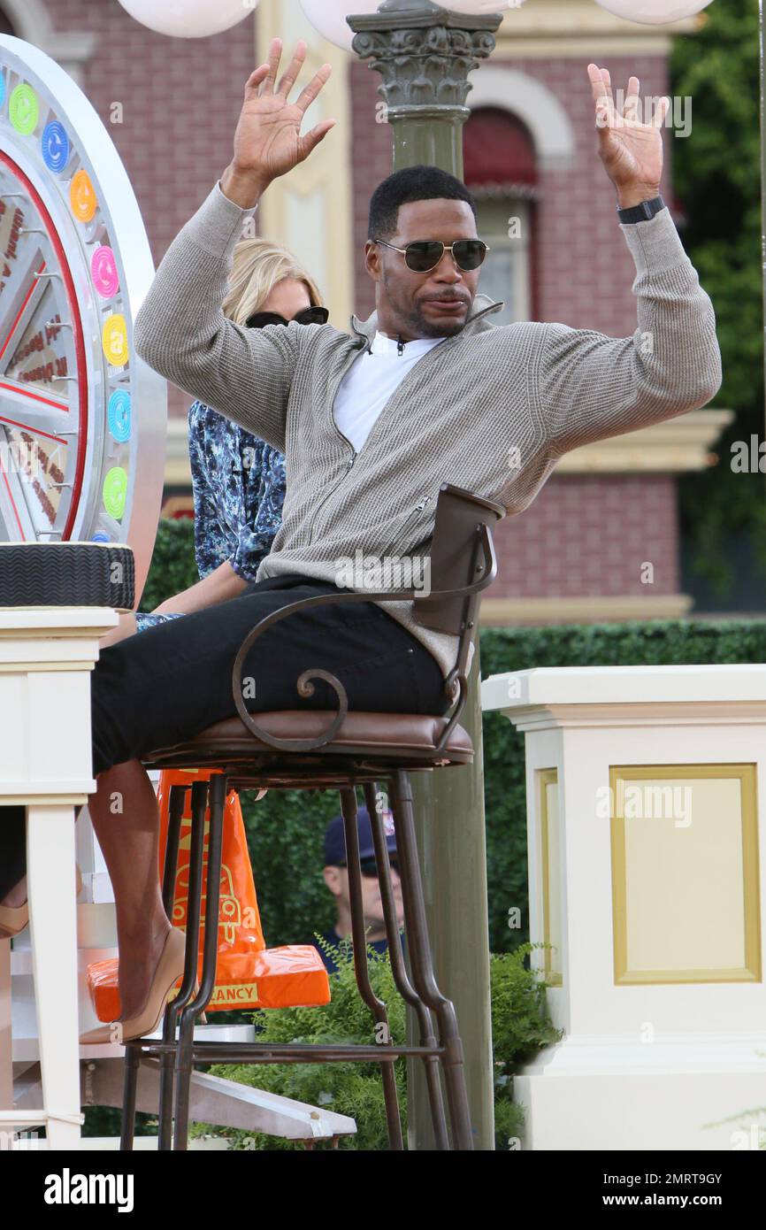 Kelly Rippa and Michael Strahan shoot their show at Disneyland. Los ...
