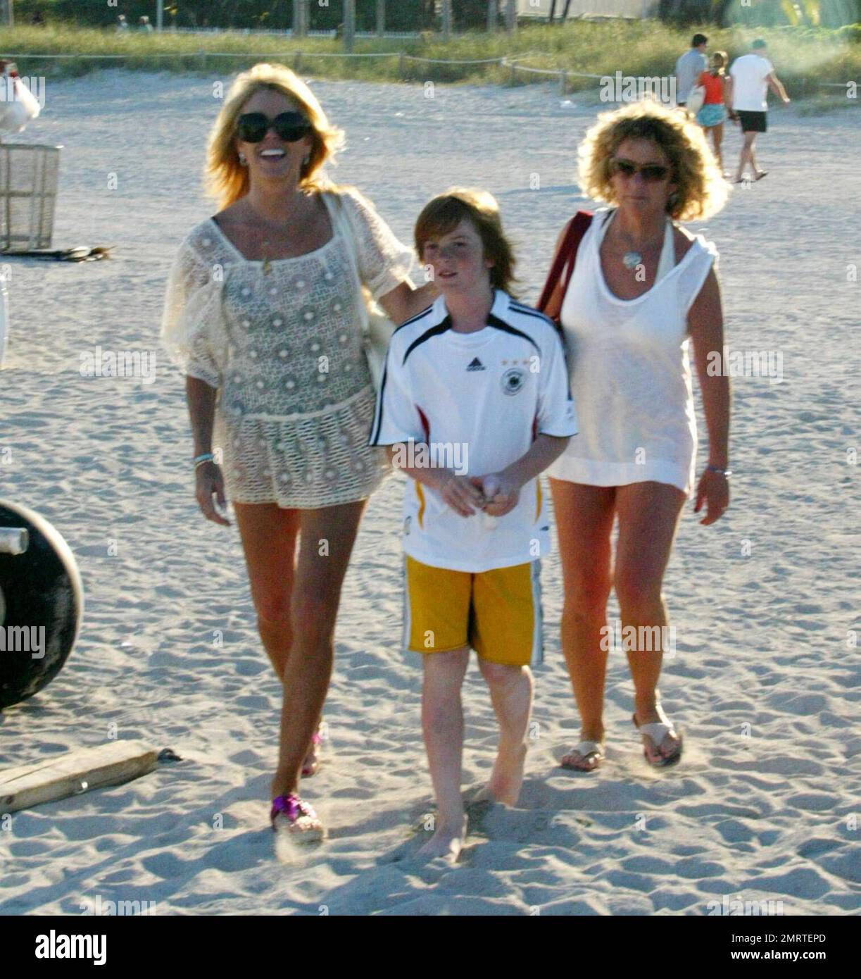 Dina, Ali & Dakota Lohan enjoy a game of football with friends over ...