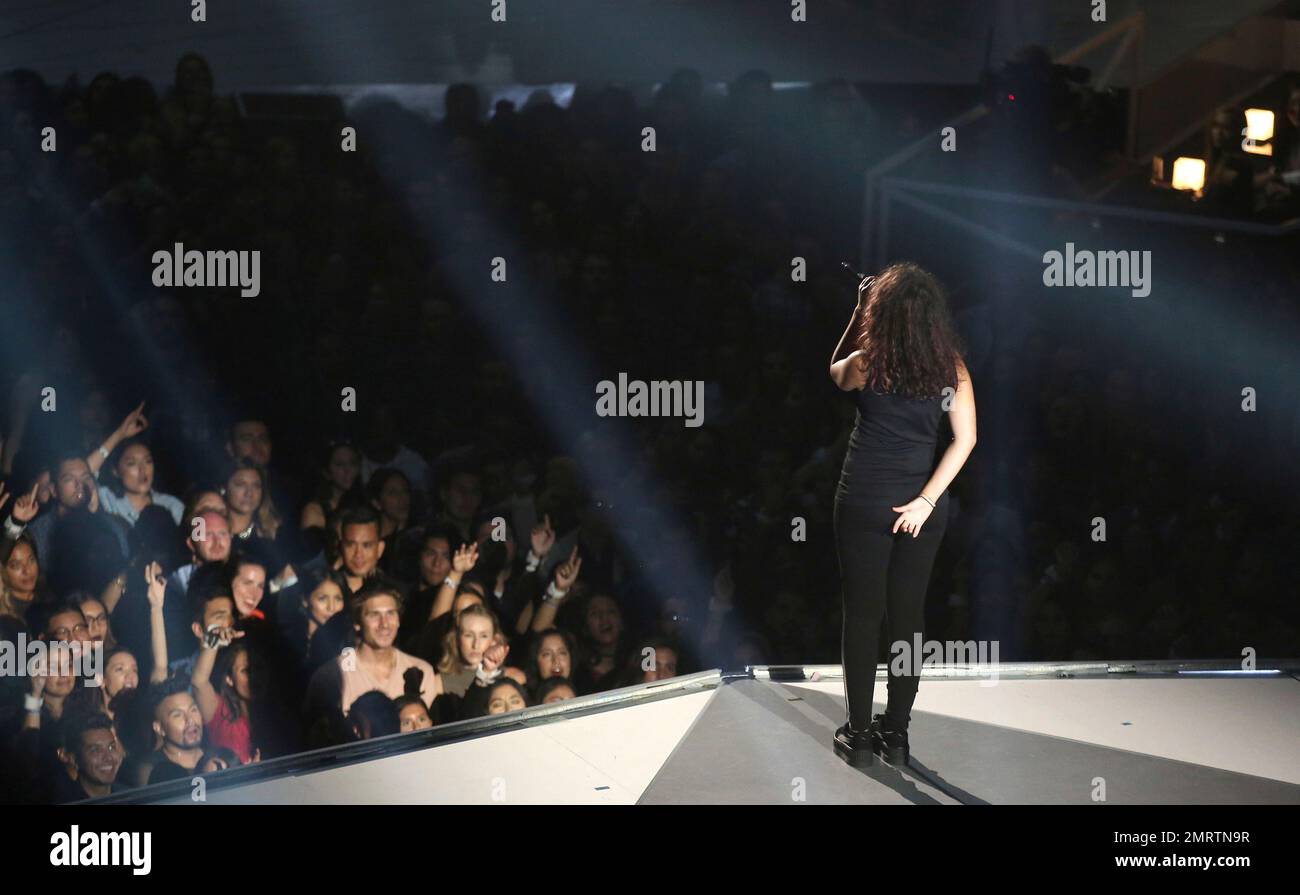 Alessia Cara performs "Scars To Your Beautiful" at the MTV Video Music ...