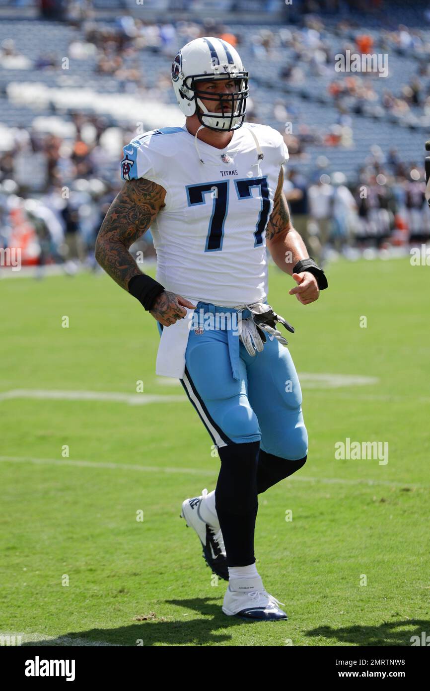 Tennessee Titans tackle Taylor Lewan warms up before an NFL football ...