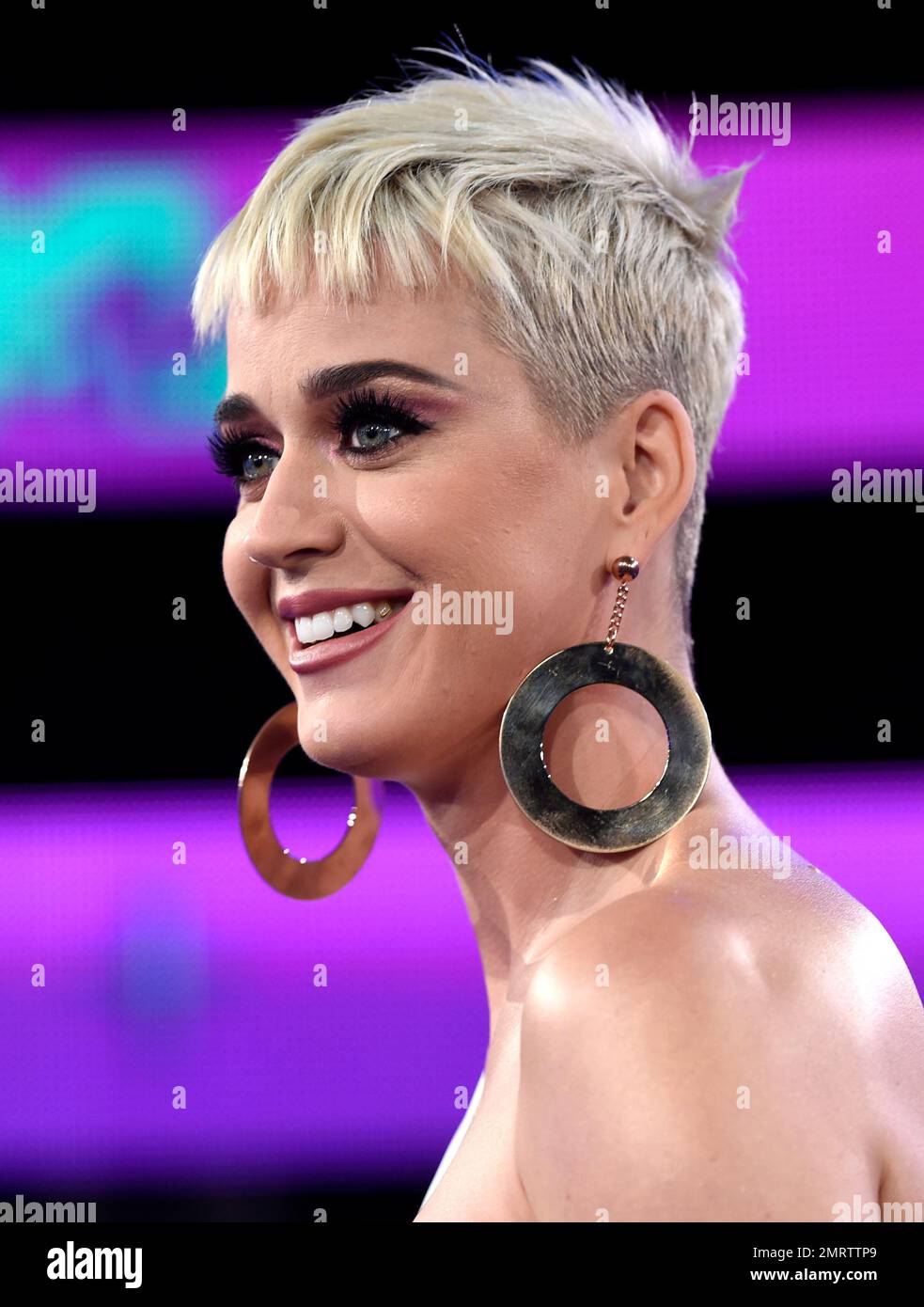 Katy Perry arrives at the MTV Video Music Awards at The Forum on Sunday, Aug. 27, 2017, in ...