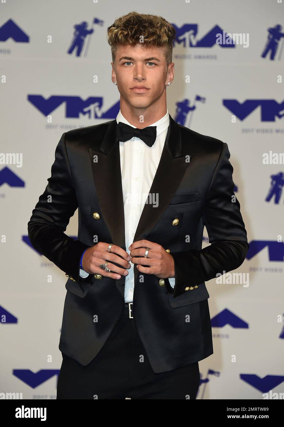 Nate Garner arrives at the MTV Video Music Awards at The Forum on ...