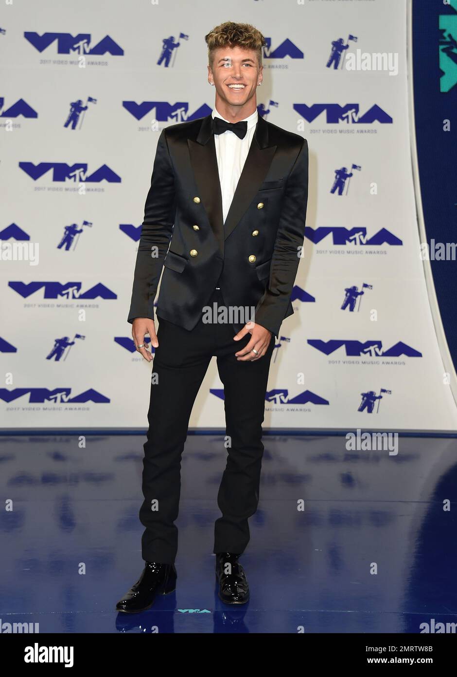 Nate Garner arrives at the MTV Video Music Awards at The Forum on ...