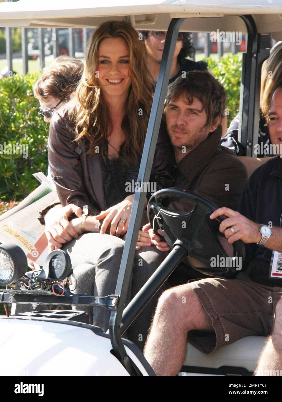 Alicia Silverstone rides around on a golf cart with her husband ...