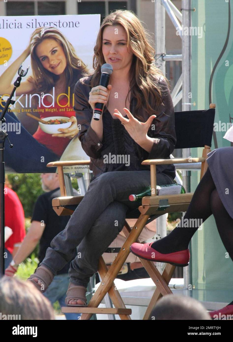 Alicia Silverstone speaks on stage about her new book "The Kind Diet ...