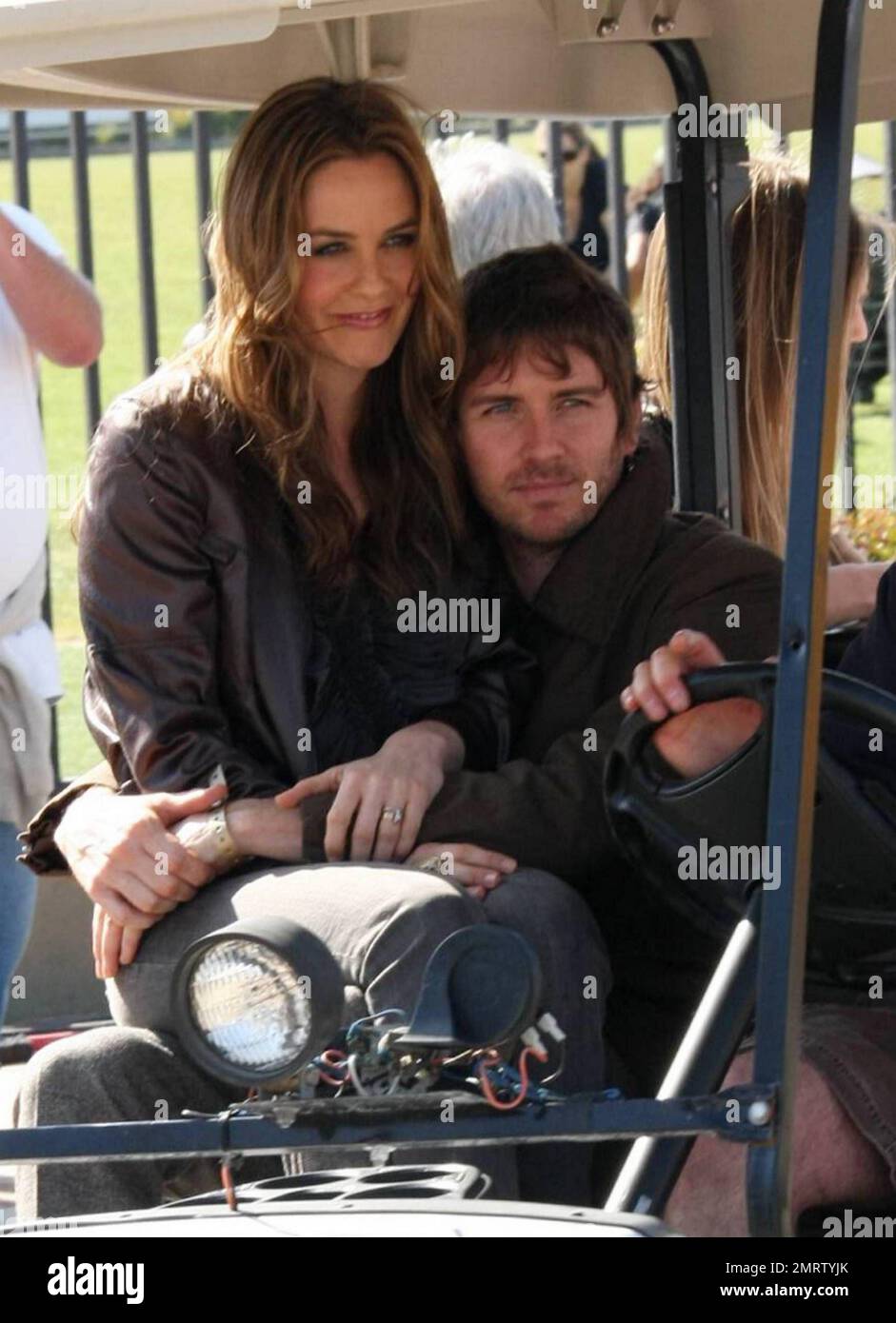 Alicia Silverstone rides around on a golf cart with her husband ...
