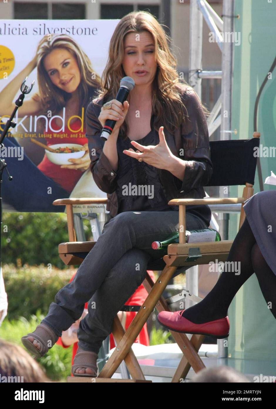 Alicia Silverstone speaks on stage about her new book "The Kind Diet ...