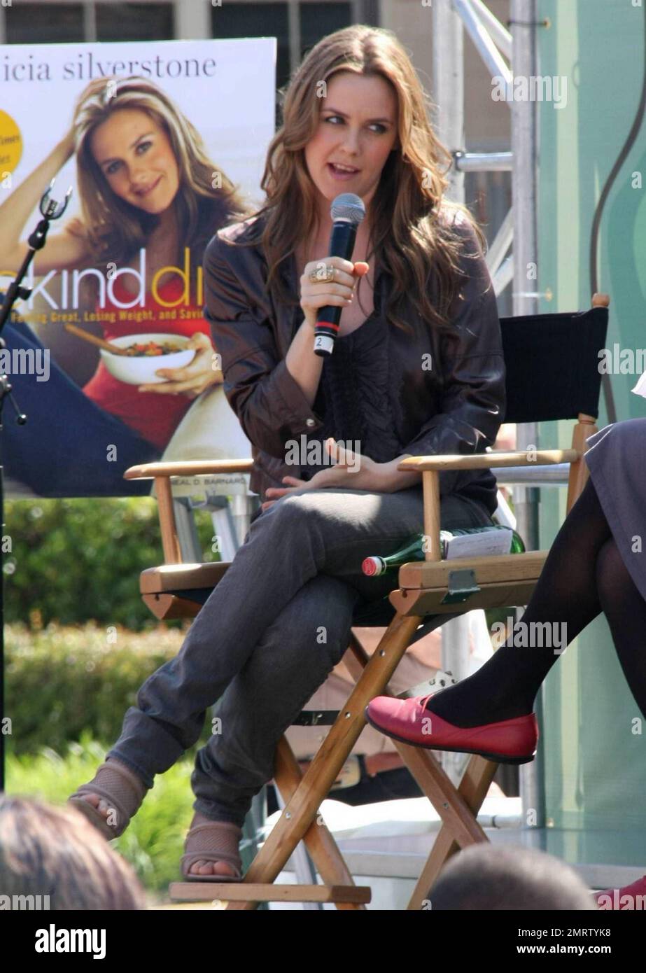 Alicia Silverstone speaks on stage about her new book "The Kind Diet ...