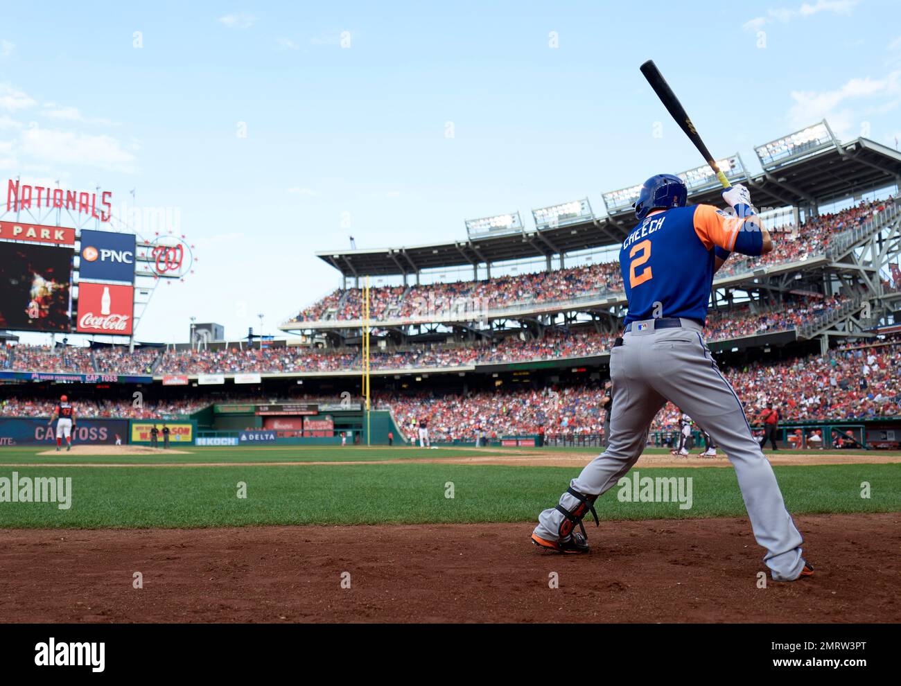 New York Mets' Gavin Cecchini waits on deck to bat during a baseball ...