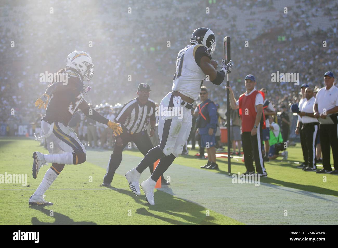 Los Angeles Rams tight end Gerald Everett can't keep his feet in, for ...