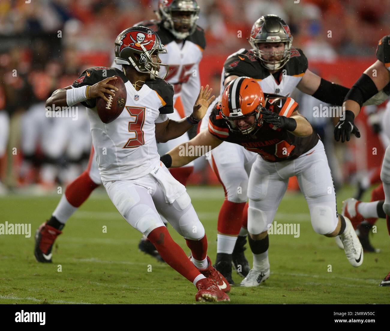 Cleveland Browns defensive end Carl Nassib (94) chases Tampa Bay ...