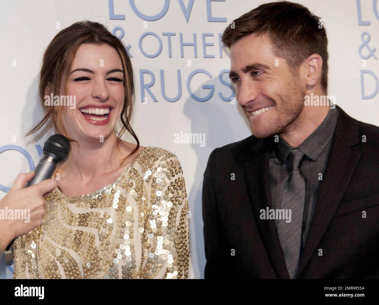 Anne Hathaway Y Jake Gyllenhaal En Escena
