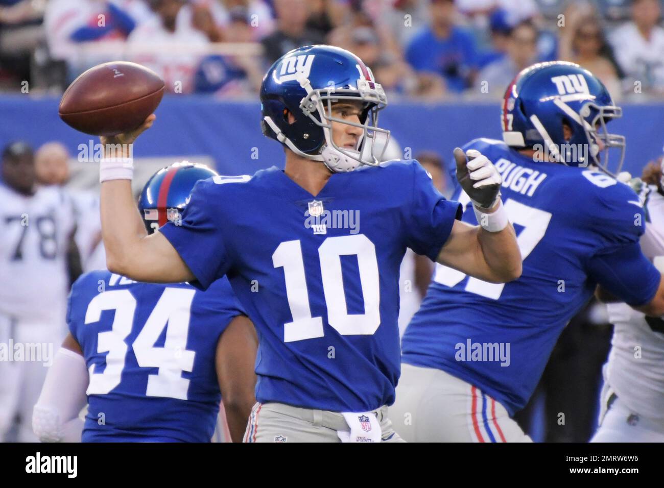 New York Giants quarterback Eli Manning (10) throws a pass during the ...