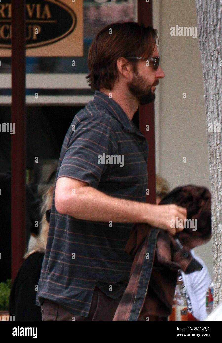Actor Luke Wilson shows off his beard as he has a casual lunch with ...